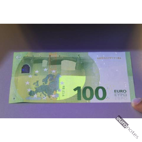Counterfeit 100 euro banknotes: Specialists in production and security ...